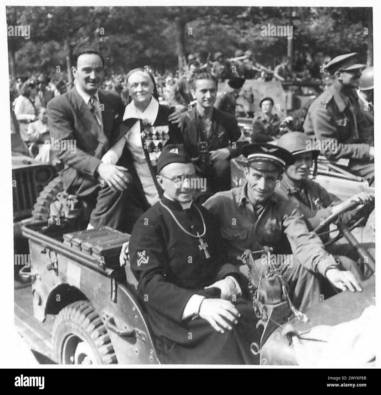 GENERAL DE GAULLE IN PARIS - These photographs show how the people of ... GENERAL DE GAULLE IN PARIS - These photographs show how the people of ...