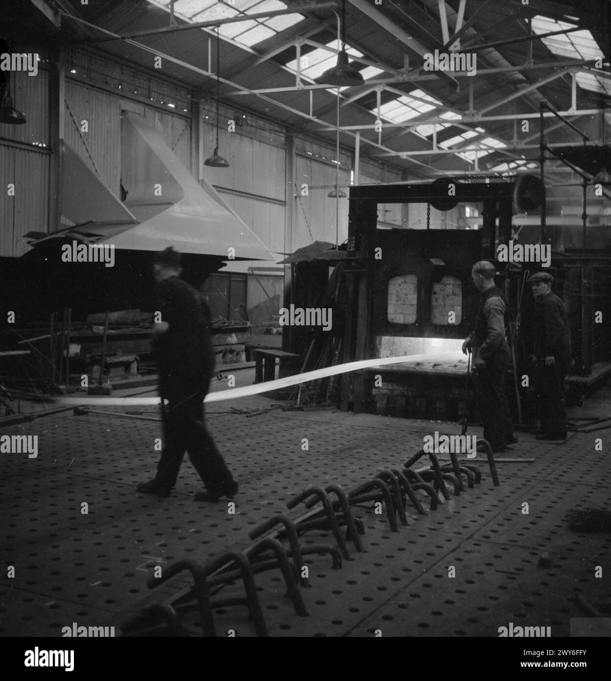 MEN AND WOMEN BEHIND BRITAIN'S SHIPS. MAY 1945, YARROW'S NAVAL SHIPYARD ...