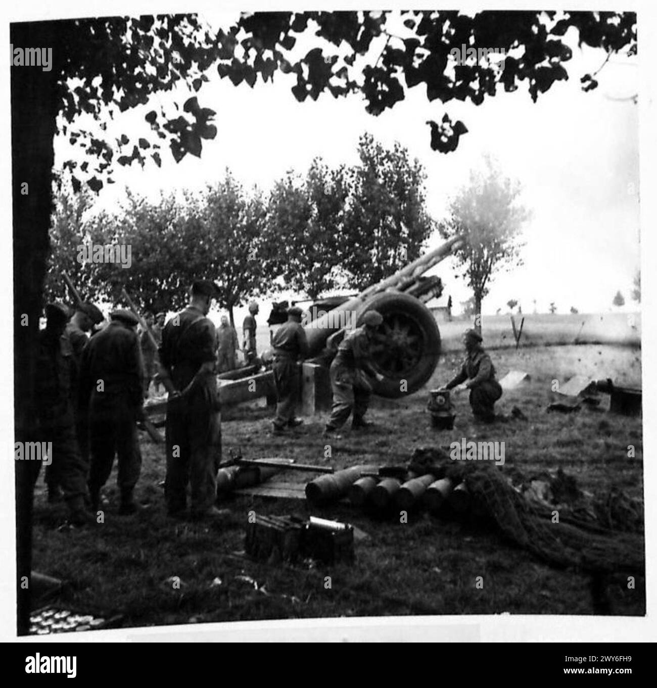7.2 HOWITZER GUN IN ACTION - The gun in action. , British Army, 21st ...