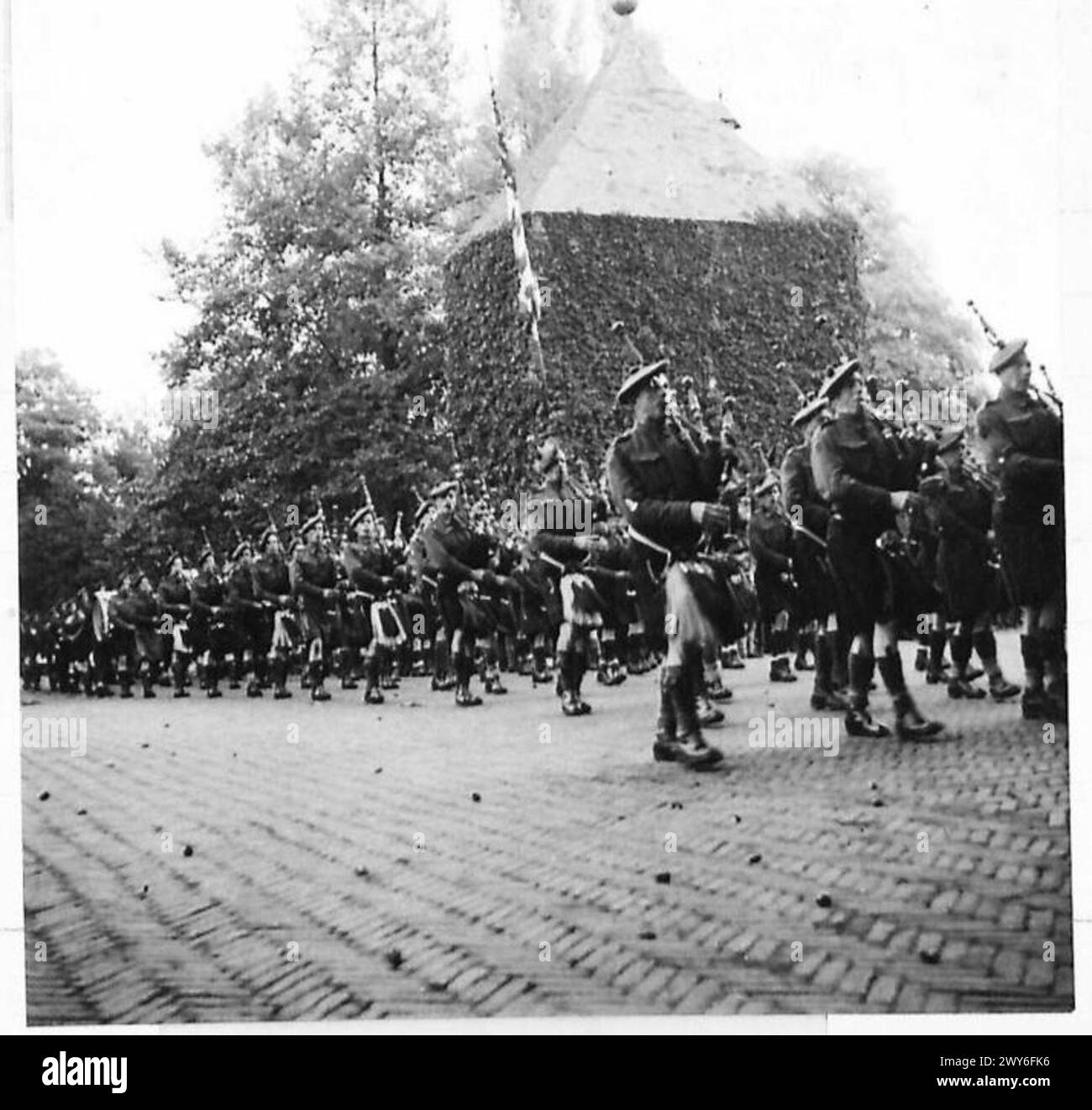 Military pipe band marching Black and White Stock Photos & Images - Alamy