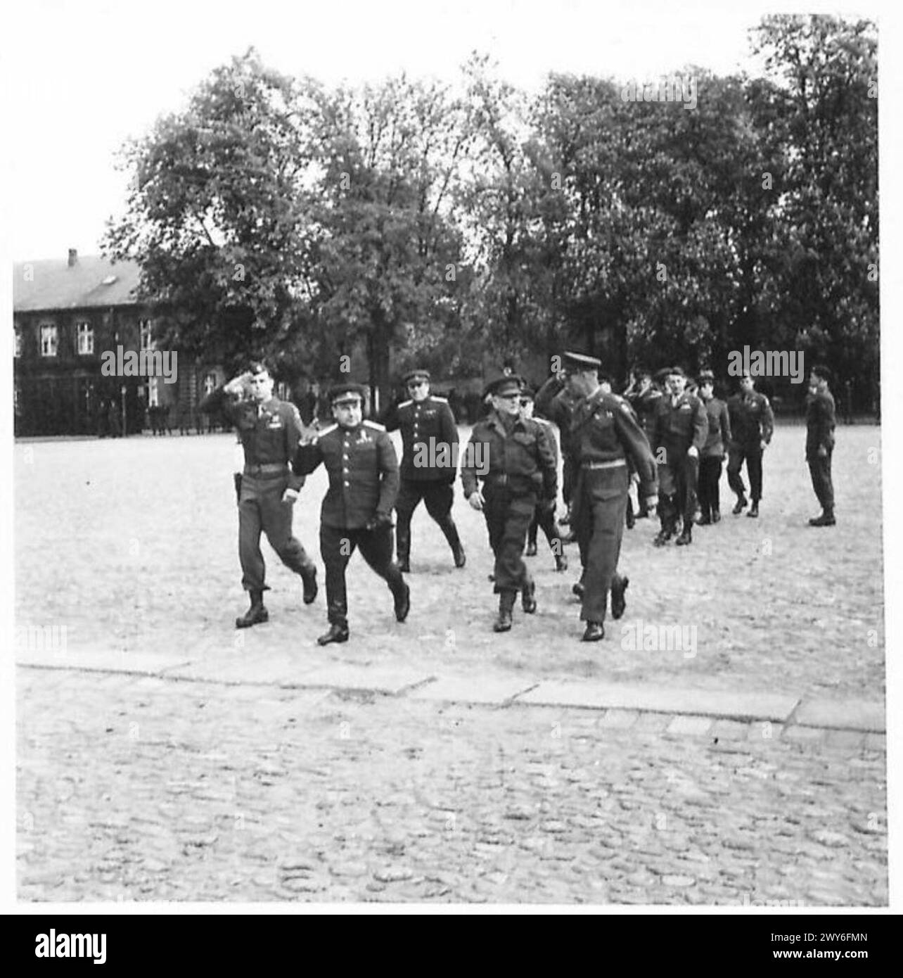 GENERAL DEMPSEY MEETS GENERAL GRISHIN [Russian] - The two generals and ...