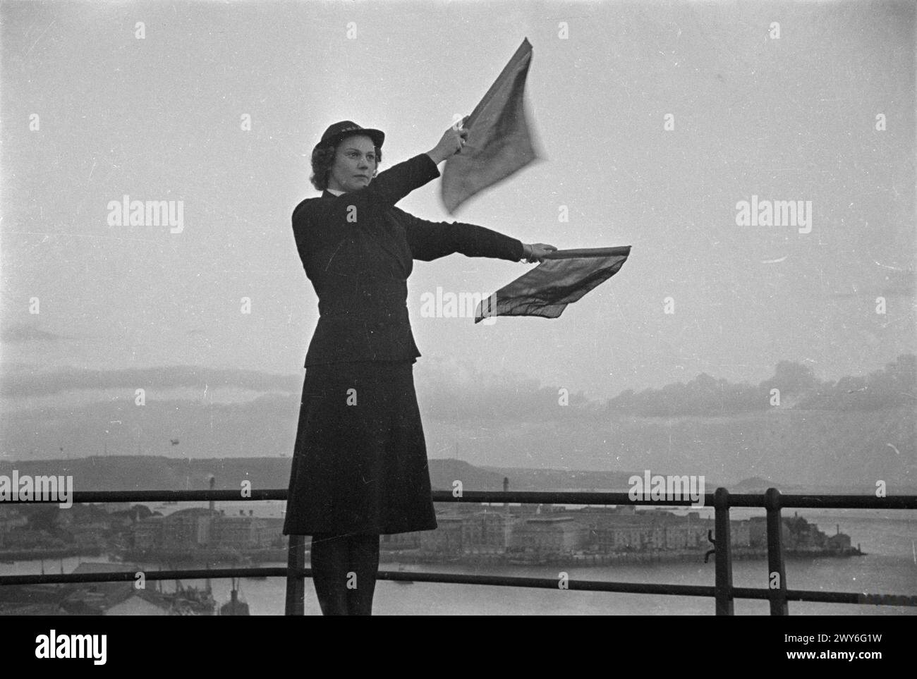 WRNS AT WORK. 1940, AT A NAVAL SIGNALLING STATION. - Wren signalling ...