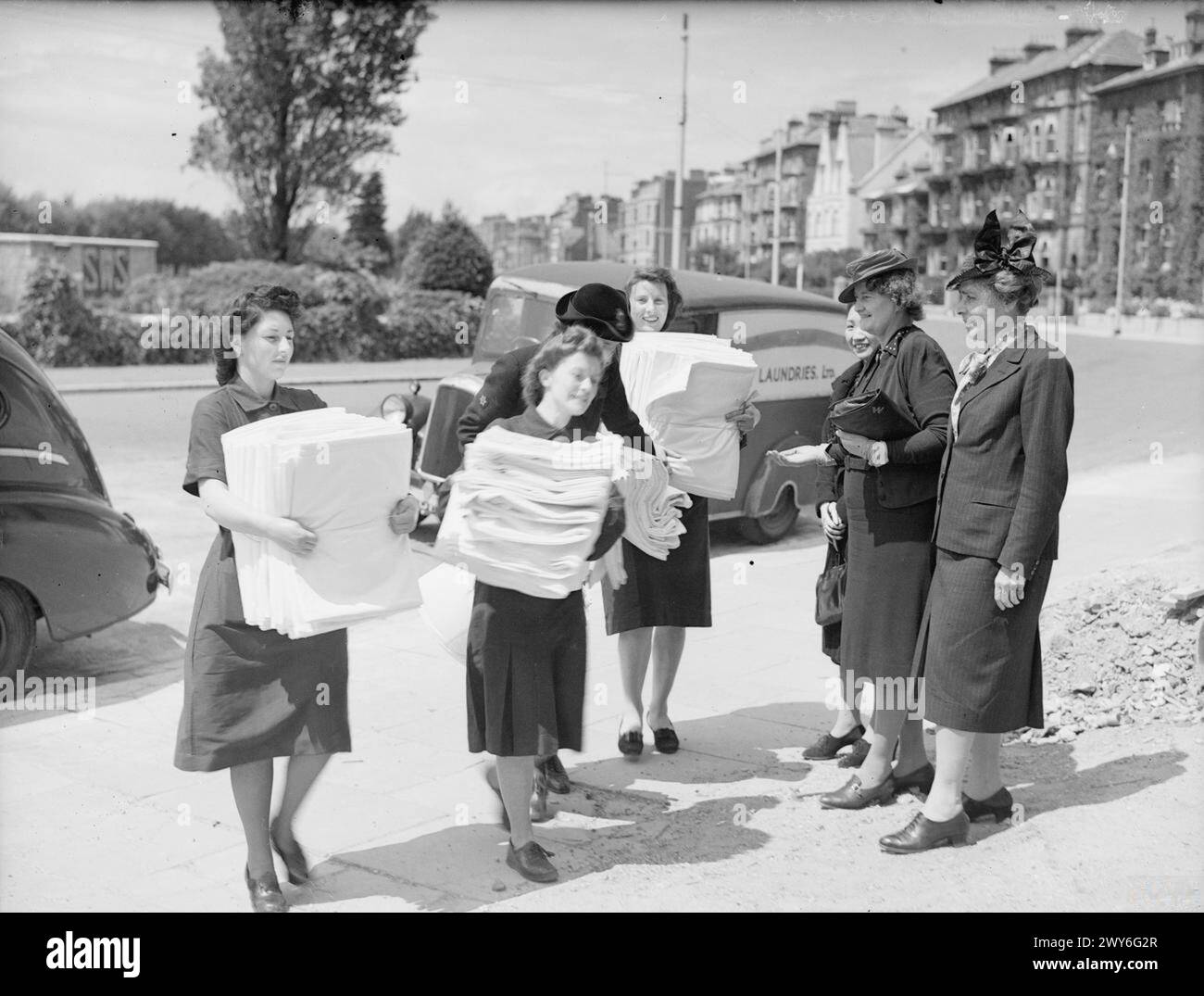 DISTINGUISHED VISITORS SEE THE WRNS AT WORK. 8 AND 9 JULY 1943 ...