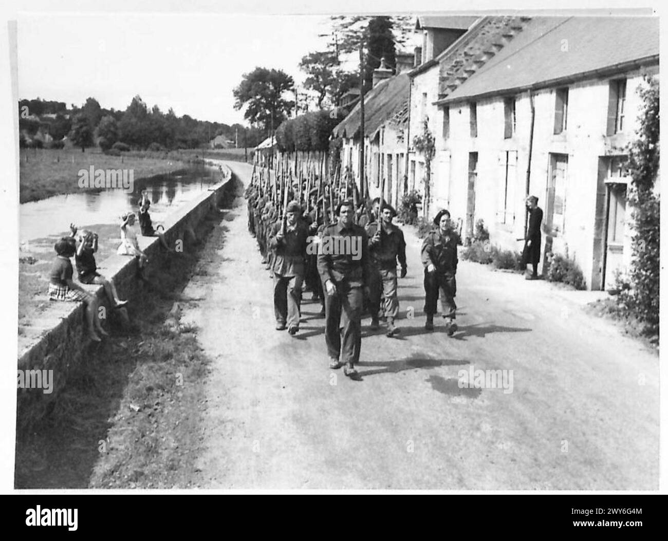 New French Army commandos march through La Vast while children cheer ...