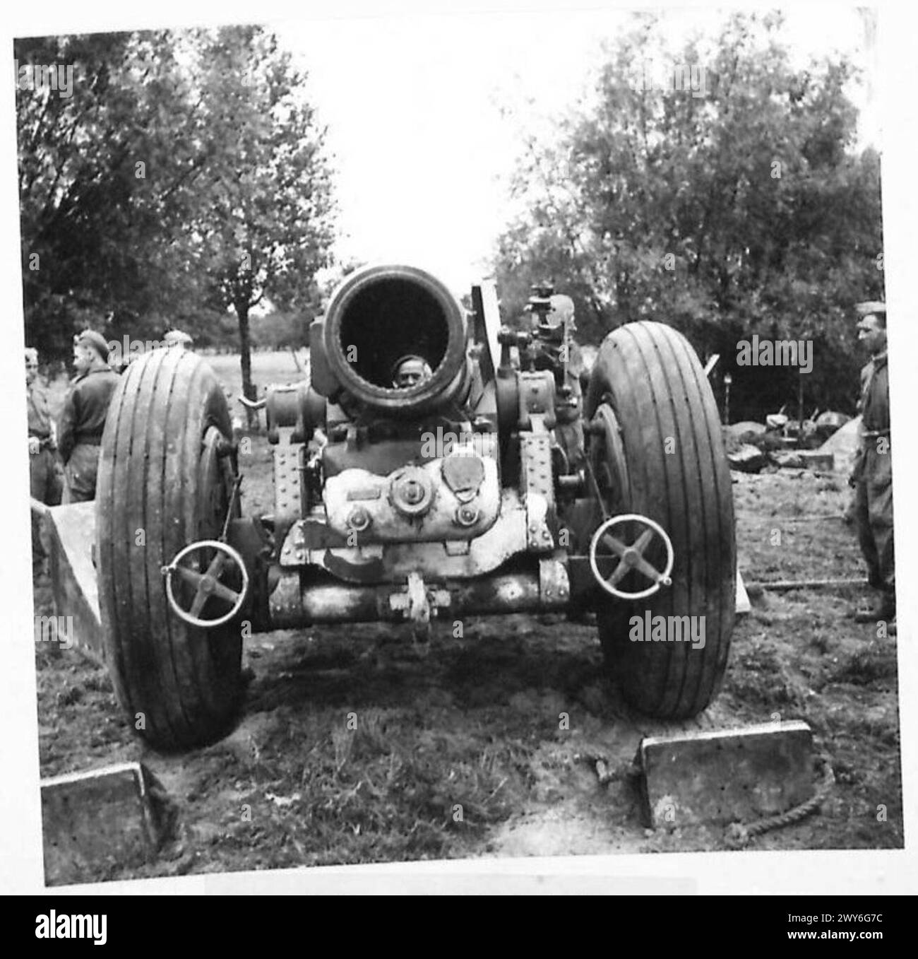 7.2 HOWITZER GUN IN ACTION - The muzzle and view of the gun. , British ...
