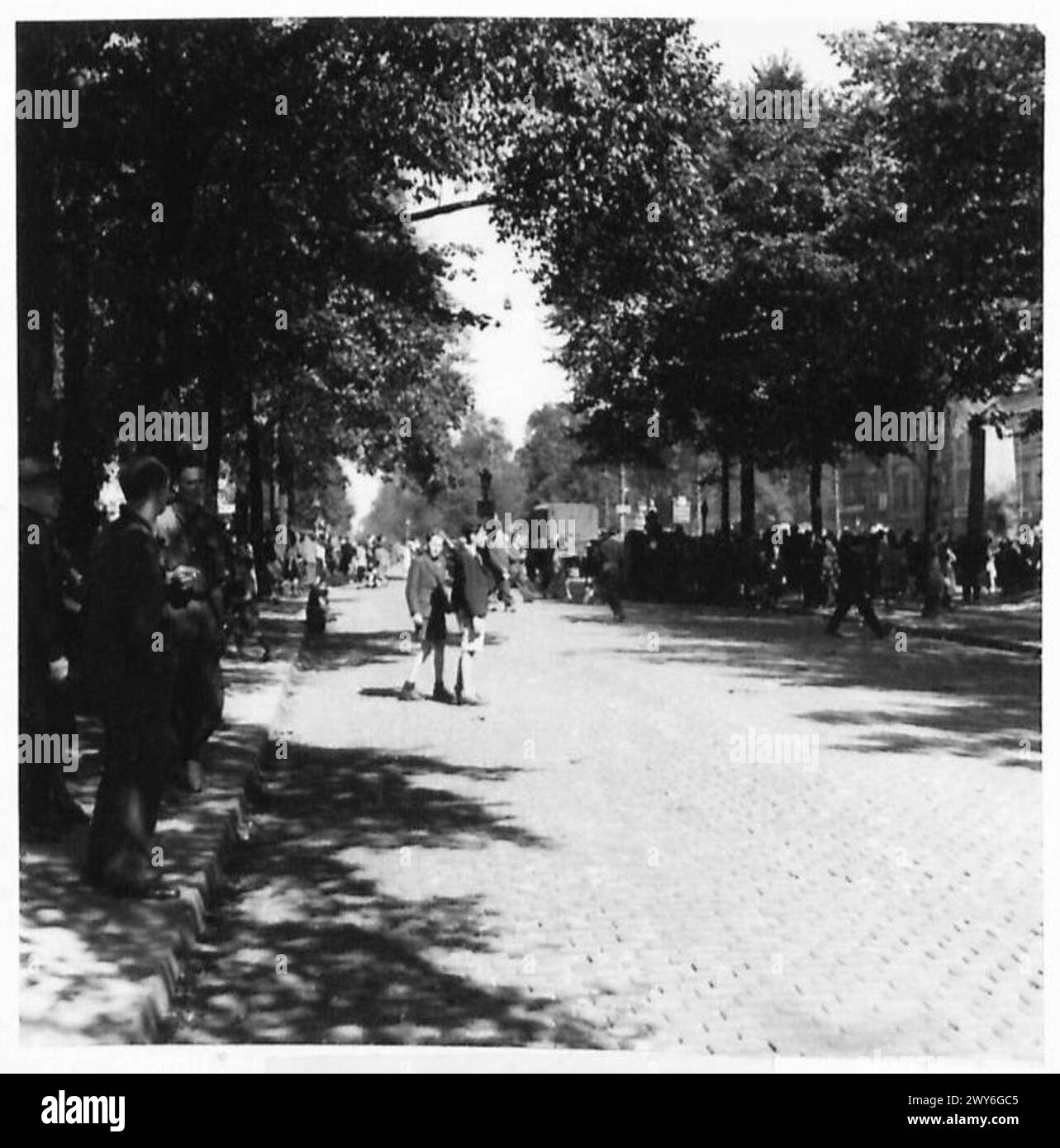 THE BRITISH ARMY IN NORTH-WEST EUROPE 1944-1946 - Civilians running to ...