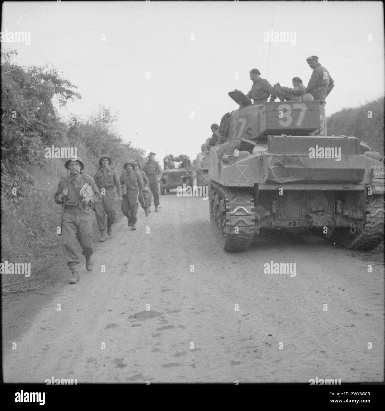 THE BRITISH ARMY IN THE NORMANDY CAMPAIGN 1944 - Infantry pass Sherman ...