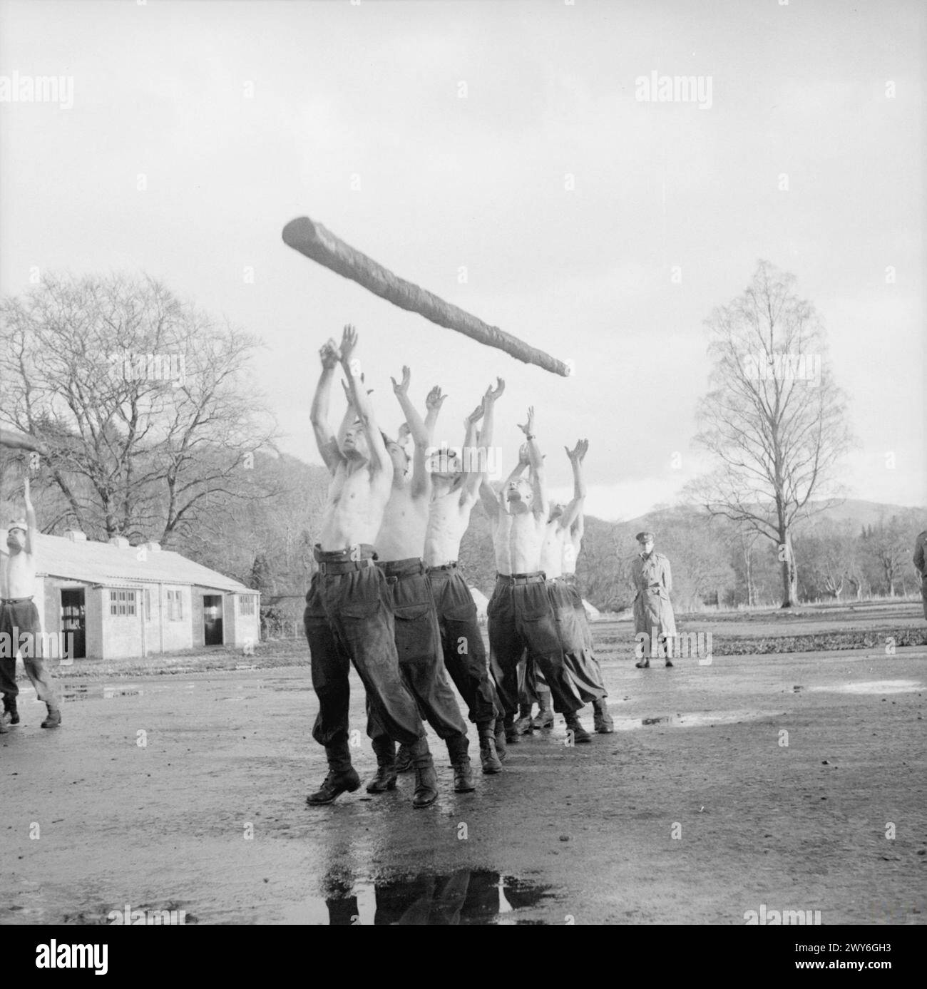 Newspaper correspondents observe commandos performing physical training ...