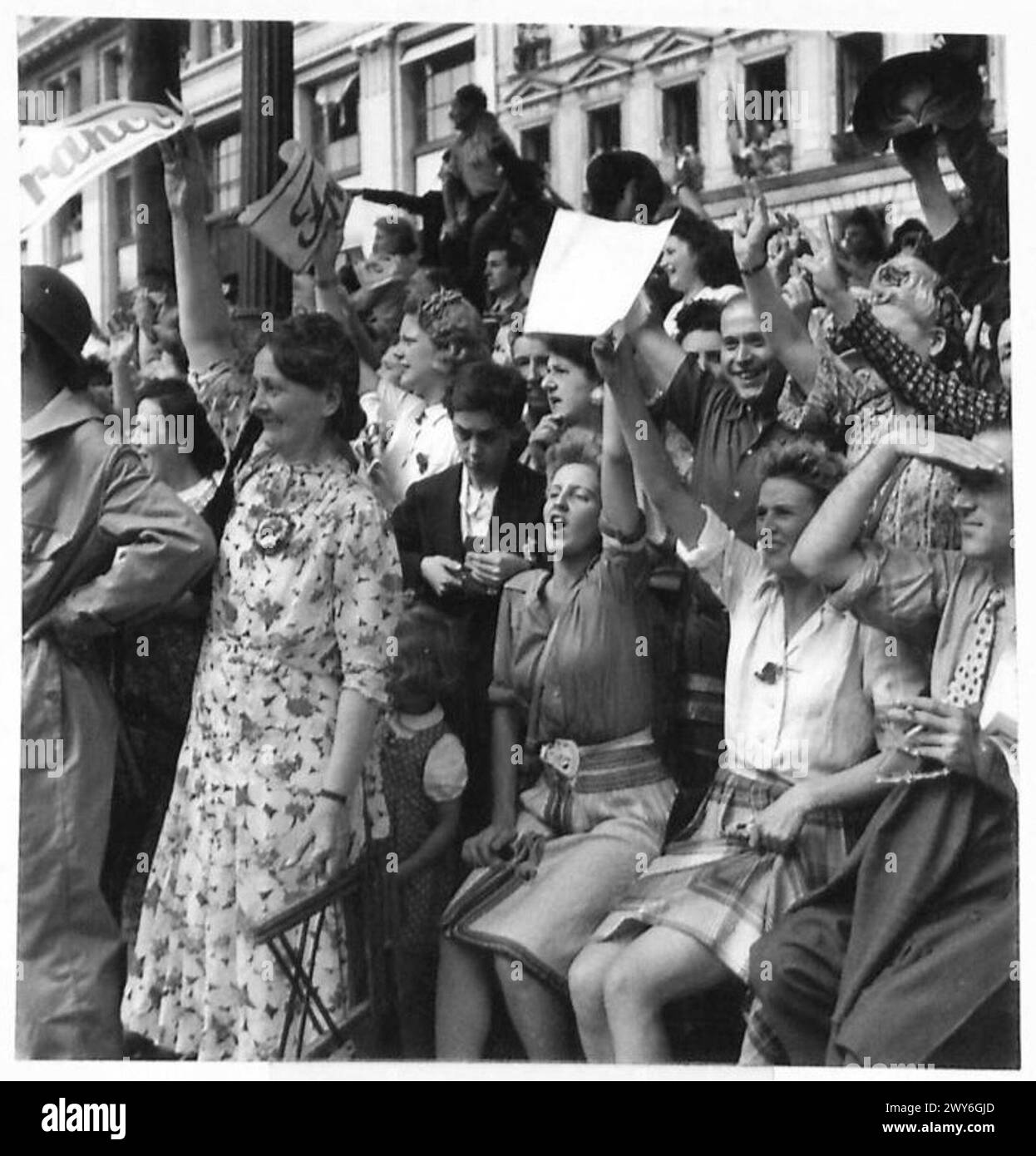 GENERAL DE GAULLE IN PARIS - These photographs show how the people of ... GENERAL DE GAULLE IN PARIS - These photographs show how the people of ...