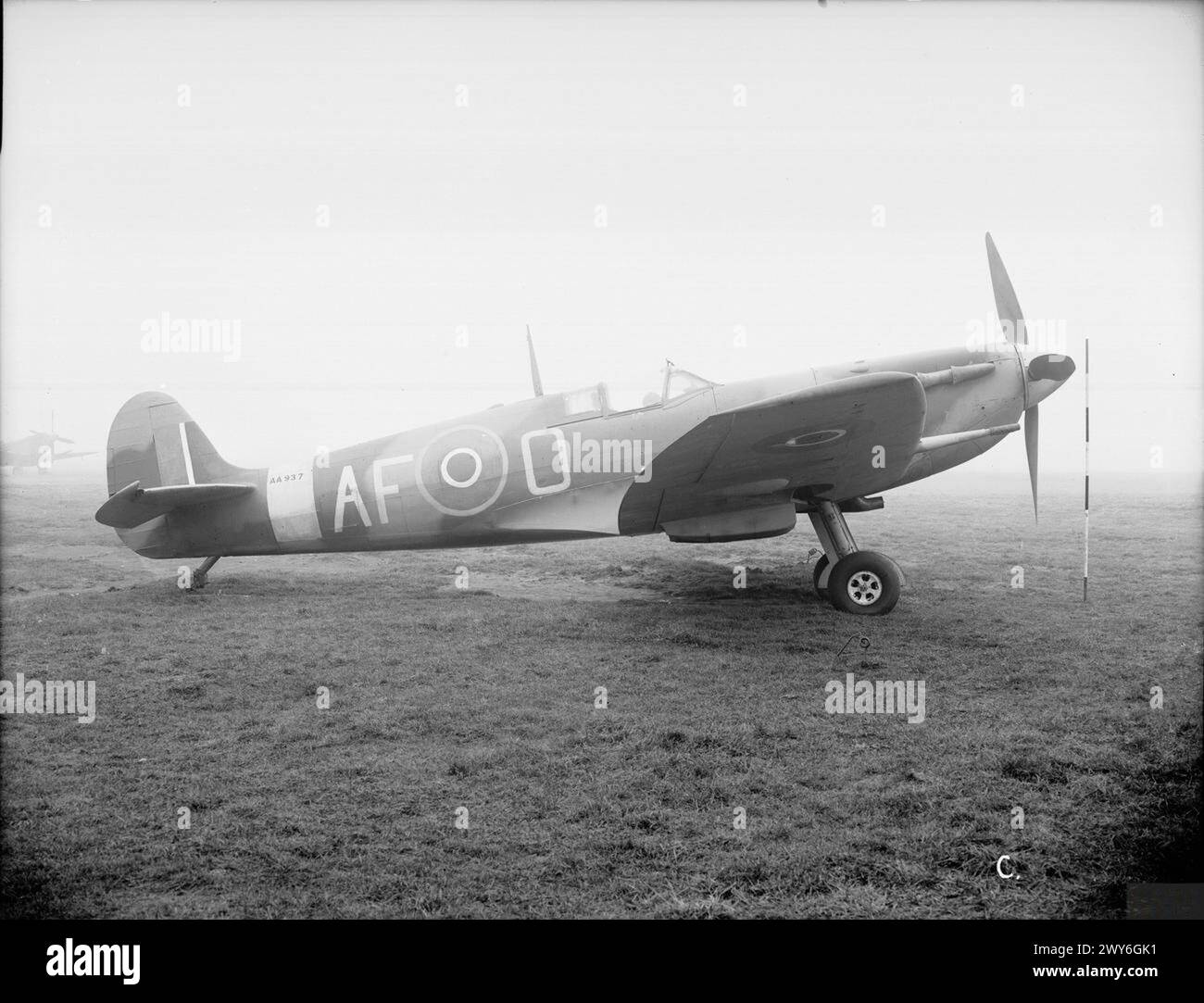 AIRCRAFT OF THE ROYAL AIR FORCE, 1939-1945: SUPERMARINE SPITFIRE ...