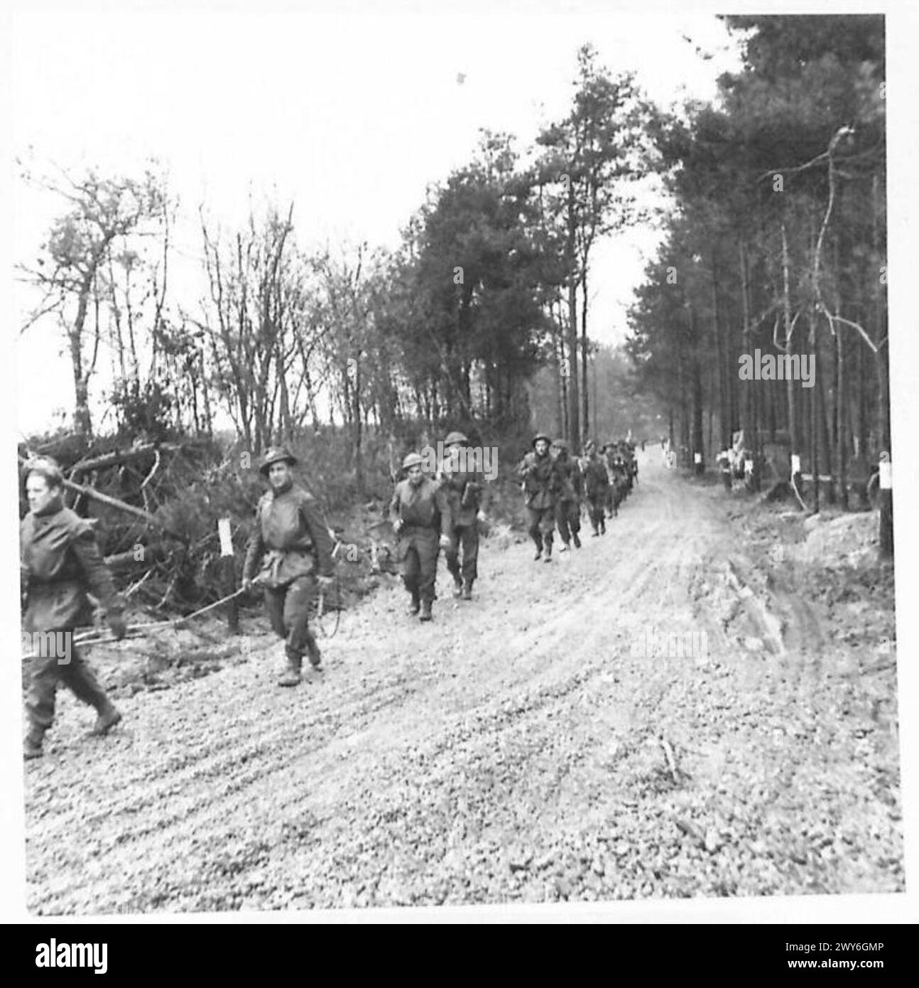 Men of the 5/7th Gordon Highlanders, 51st Highland Division, advance ...