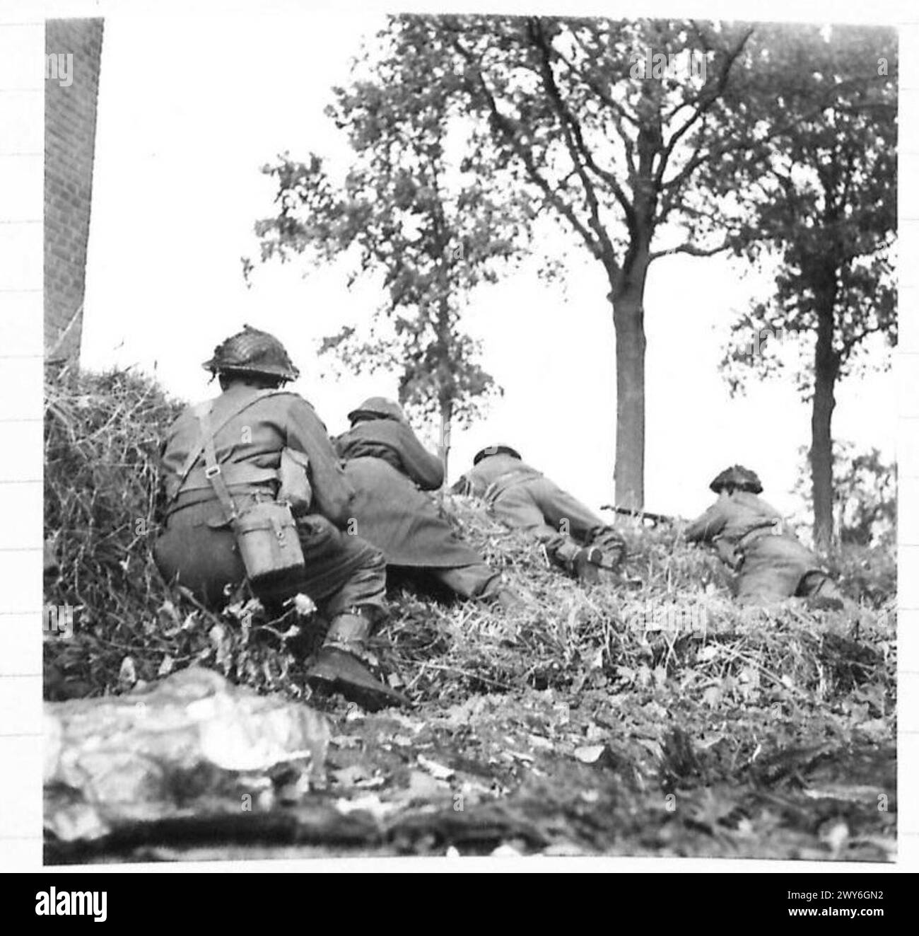 NEW ATTACK OPENS NEAR OSS - Men of the 1st Coy. Ox. and Bucks in ...