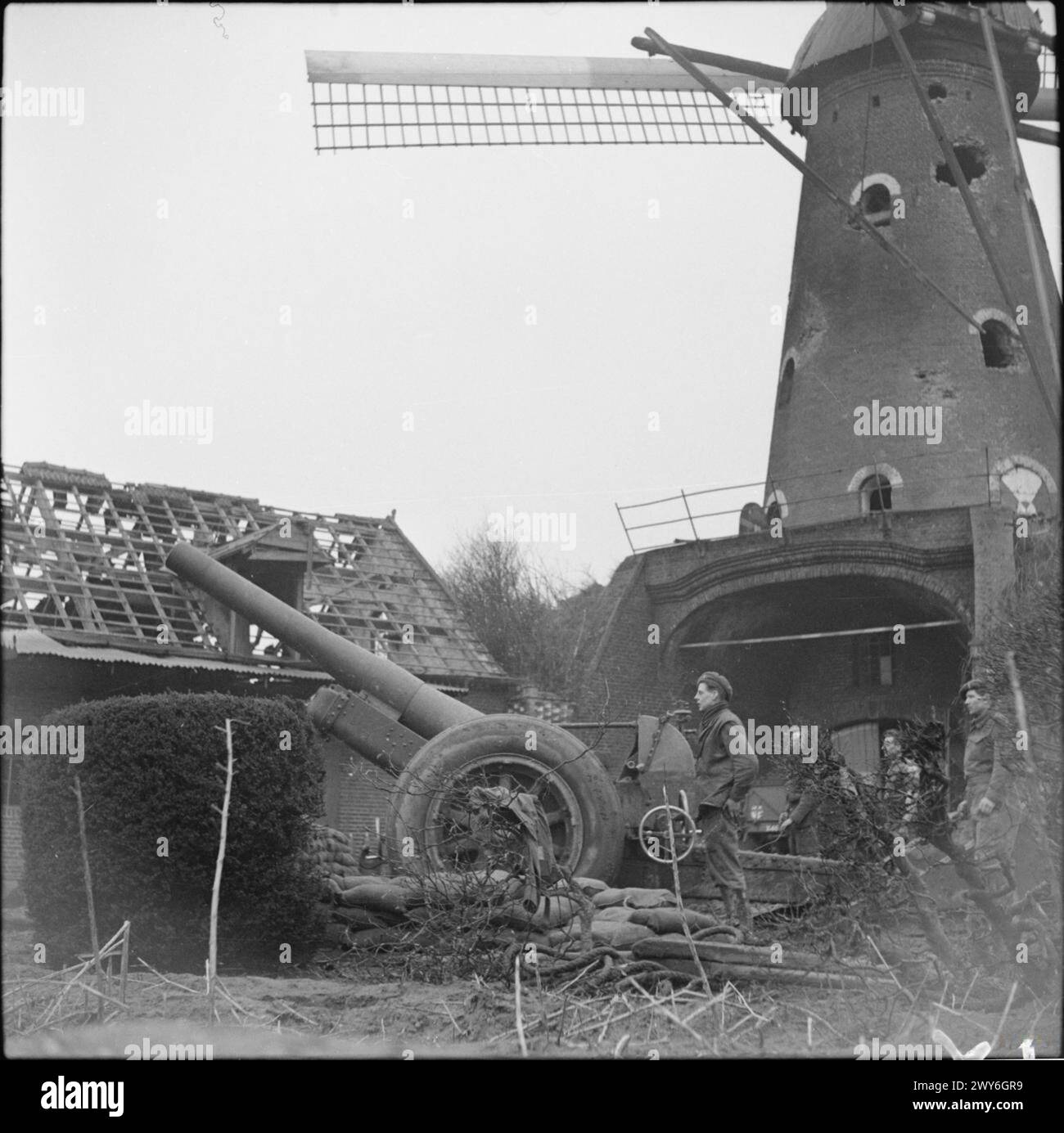THE BRITISH ARMY IN NORTH-WEST EUROPE 1944-1945 - 7.2-inch gun emplaced ...