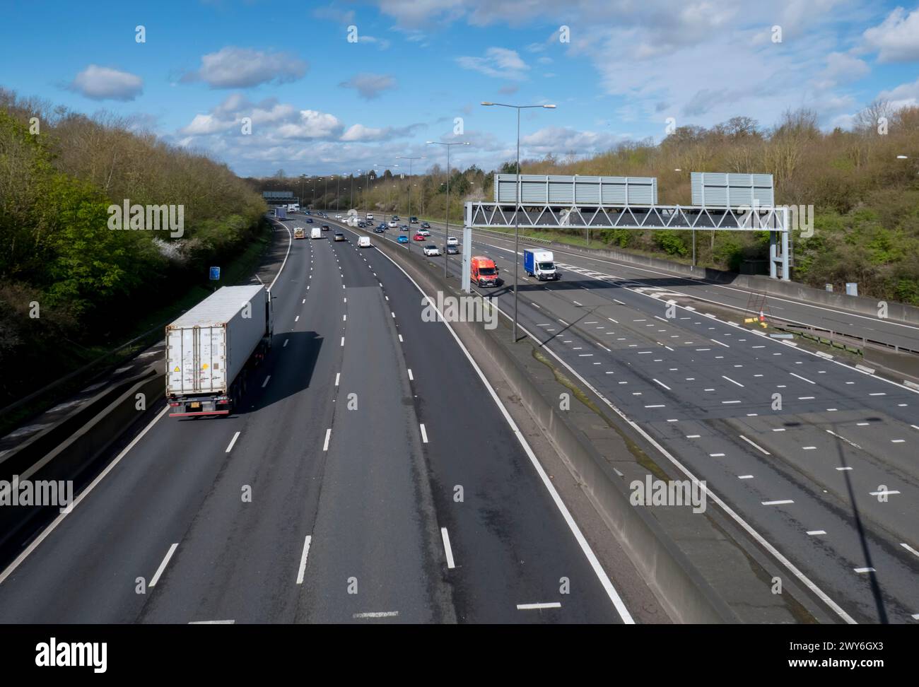 UK, England, Motorway M25 daylight Stock Photo - Alamy