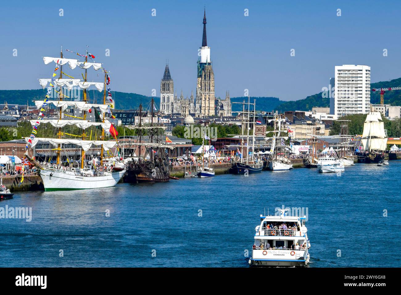 Armada vessels hi-res stock photography and images - Alamy