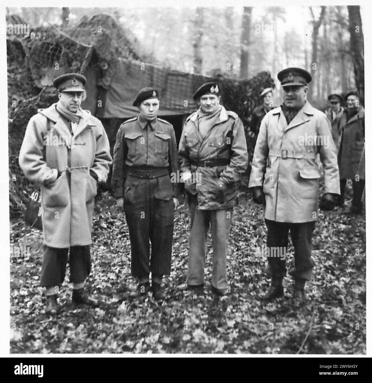 THE C-IN-C WITH CANADIAN TROOPS - Cpl Broadbent who received the ...