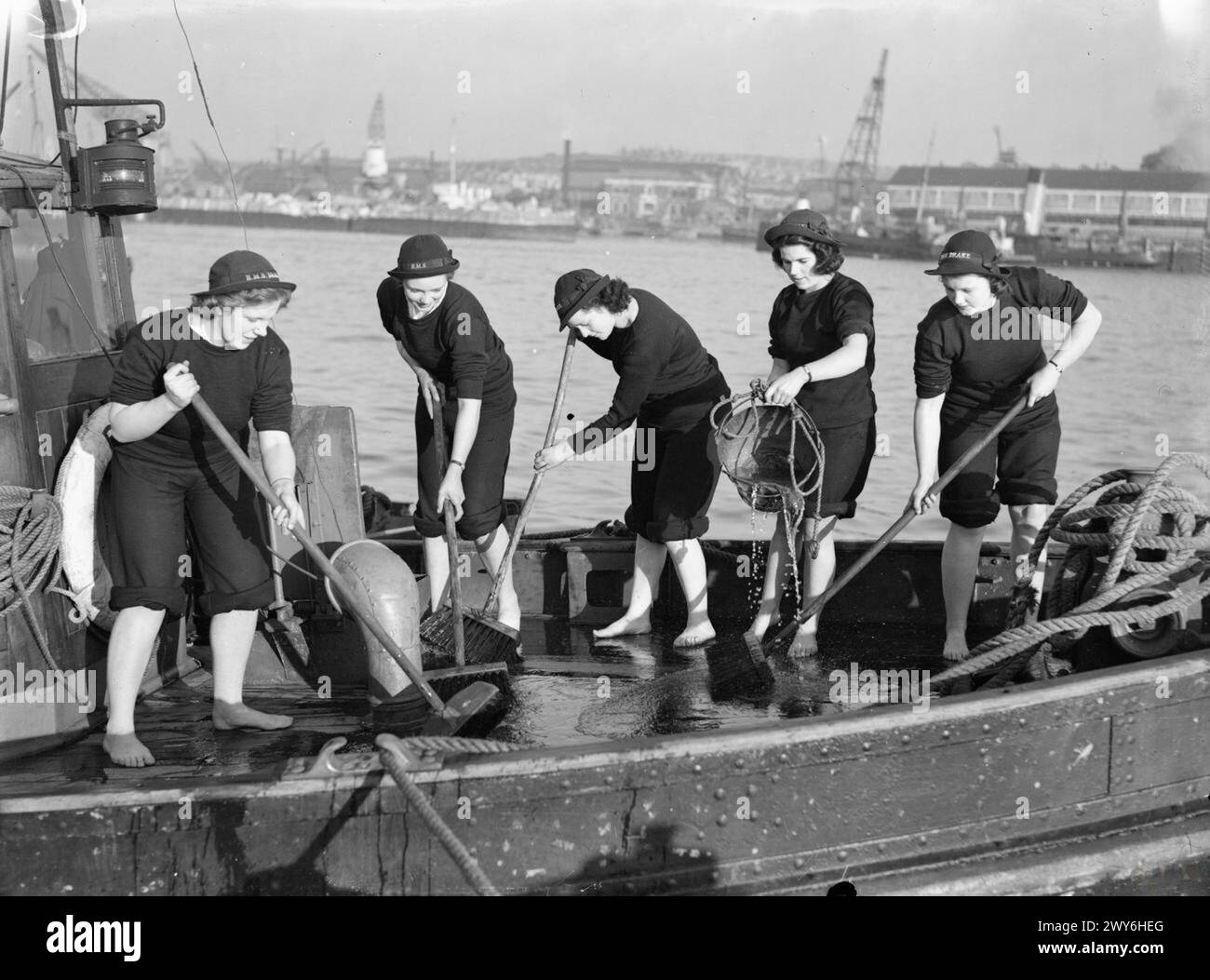 THE WOMEN'S ROYAL NAVAL SERVICE DURING THE SECOND WORLD WAR - A working ...
