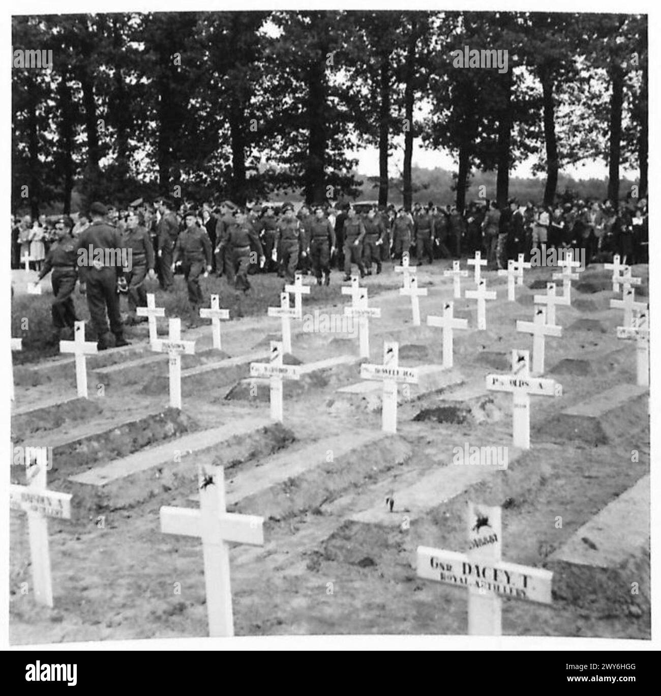 Memorial soldiers fallen in Black and White Stock Photos & Images - Alamy