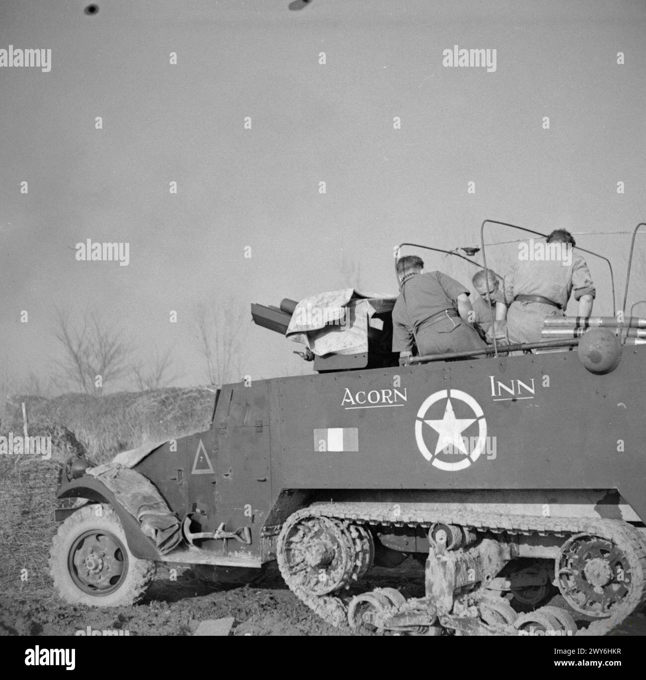 THE BRITISH ARMY IN ITALY 1945 - 'Acorn Inn', a self-propelled 75mm gun ...
