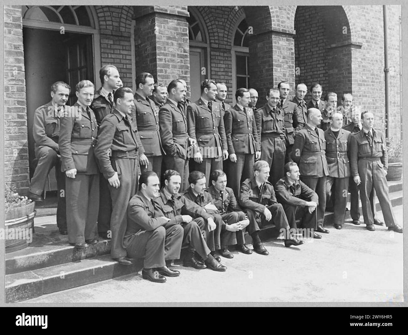 THE POLISH AIR FORCE IN BRITAIN, 1940-1947 - Group photograph of airmen ...