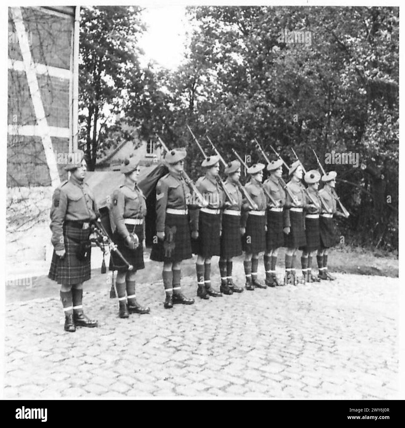51ST HIGHLAND DIVISION INVESTITURE - 154 Brigade H.Q. guard. , British ...