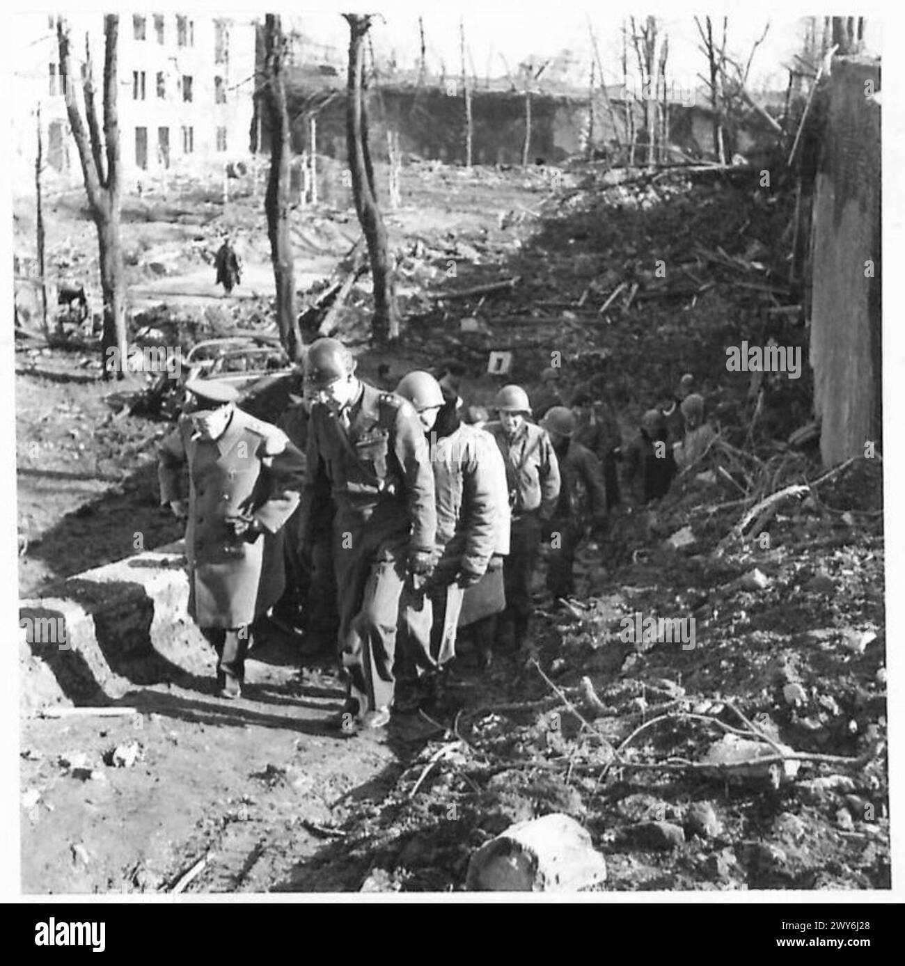The Prime Minister visits the Western Front, touring the Citadel at ...