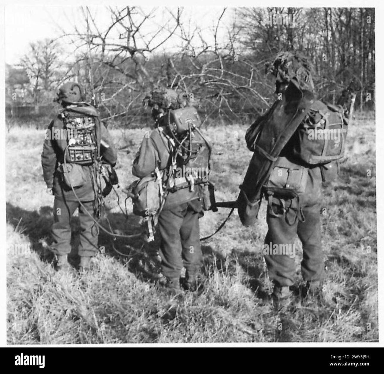 Radio signal generator Black and White Stock Photos & Images - Alamy