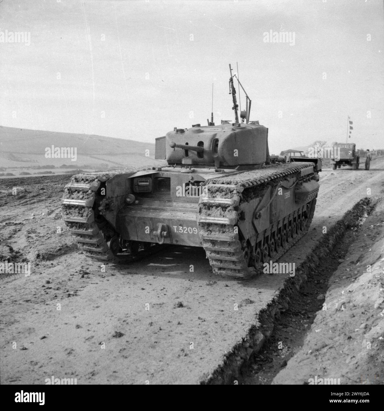 THE BRITISH ARMY IN THE UNITED KINGDOM 1939-45 - Infantry Tank Mk IV ...