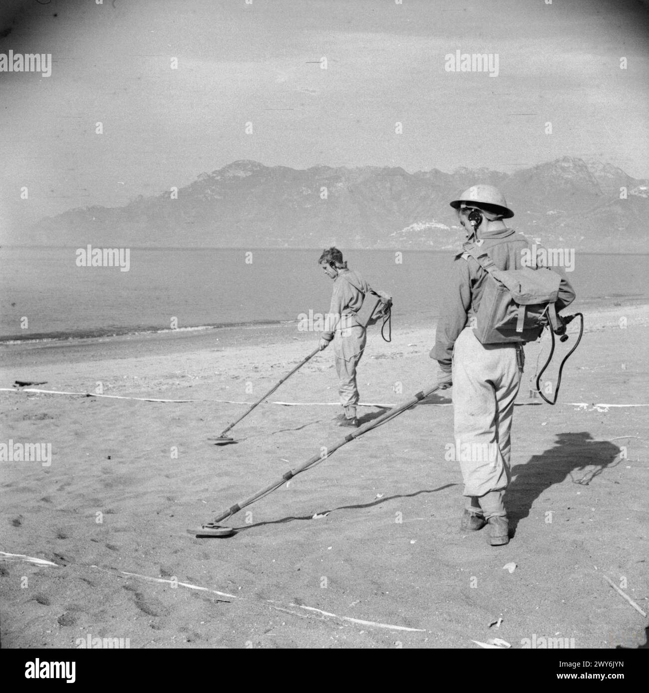 THE BRITISH ARMY IN ITALY 1943 - Sapper R Bradley and Sapper R Butlin ...
