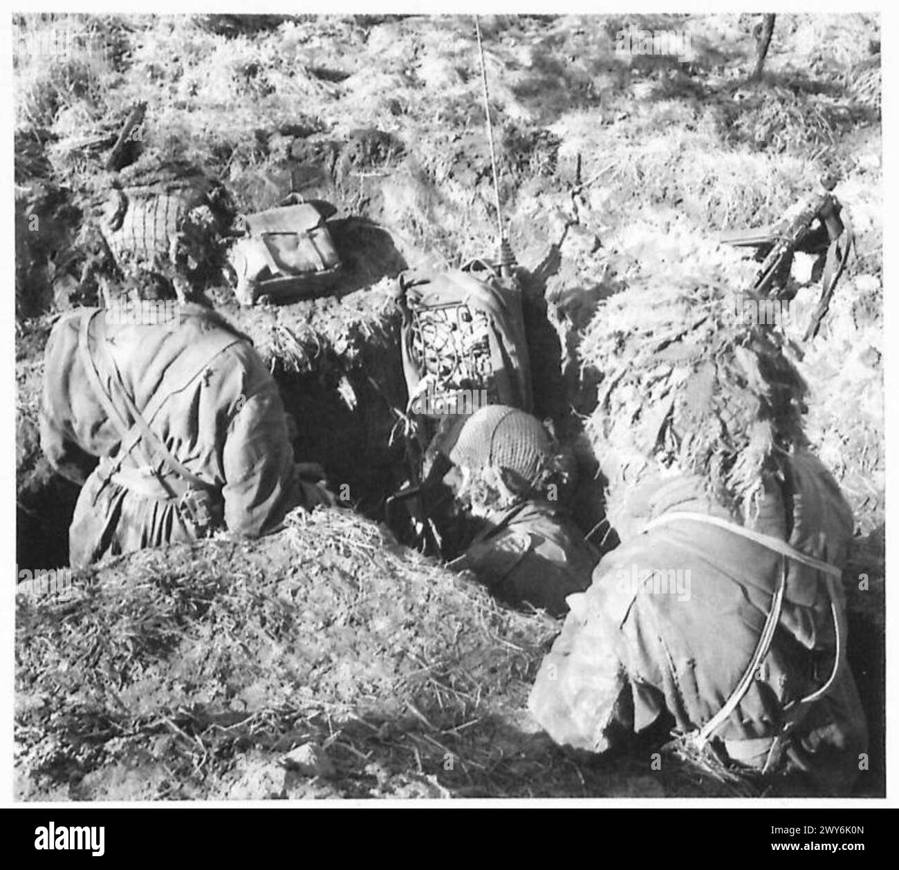 ARMY'S SIGNAL EQUIPMENT - SCR 694. Manually operated generator, with ...