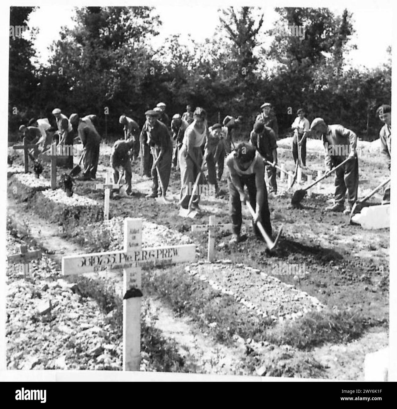 CIVIL LABOUR IN NORMANDY - Labourers at work in the Cemetery. , British ...