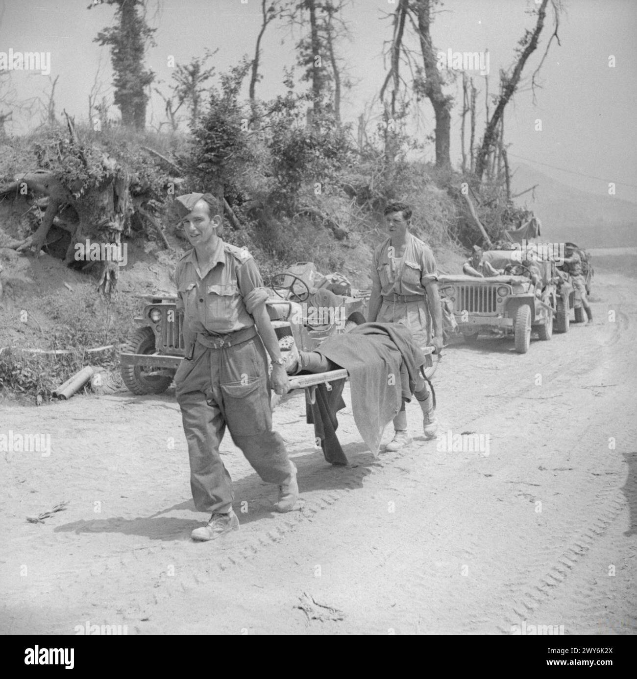 THE BRITISH ARMY IN ITALY 1944 - Stretcher bearers carry a wounded ...