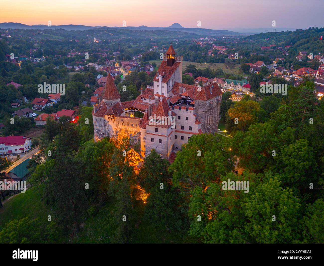 Draculas castle romania night hi-res stock photography and images - Alamy