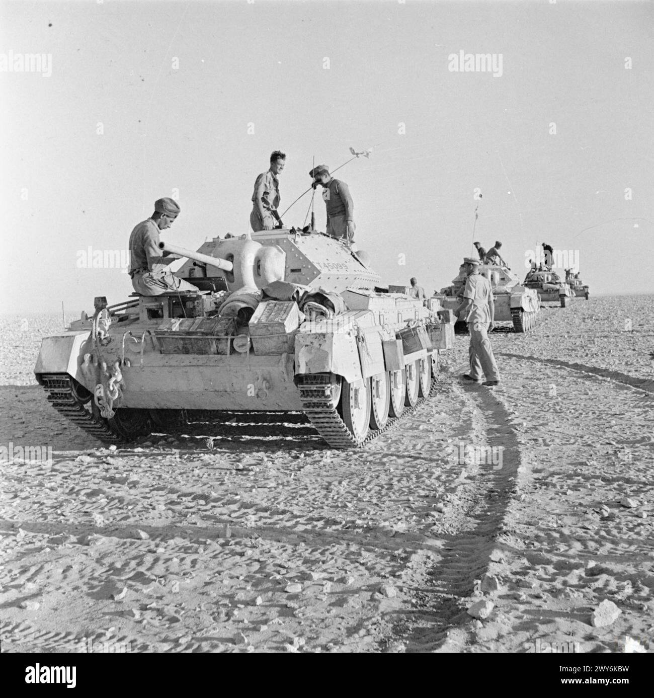 THE BRITISH ARMY IN NORTH AFRICA 1942 - Crusader tanks returning to ...