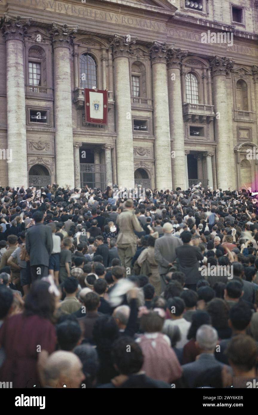 Pope pius xii st peter's square hi-res stock photography and images - Alamy