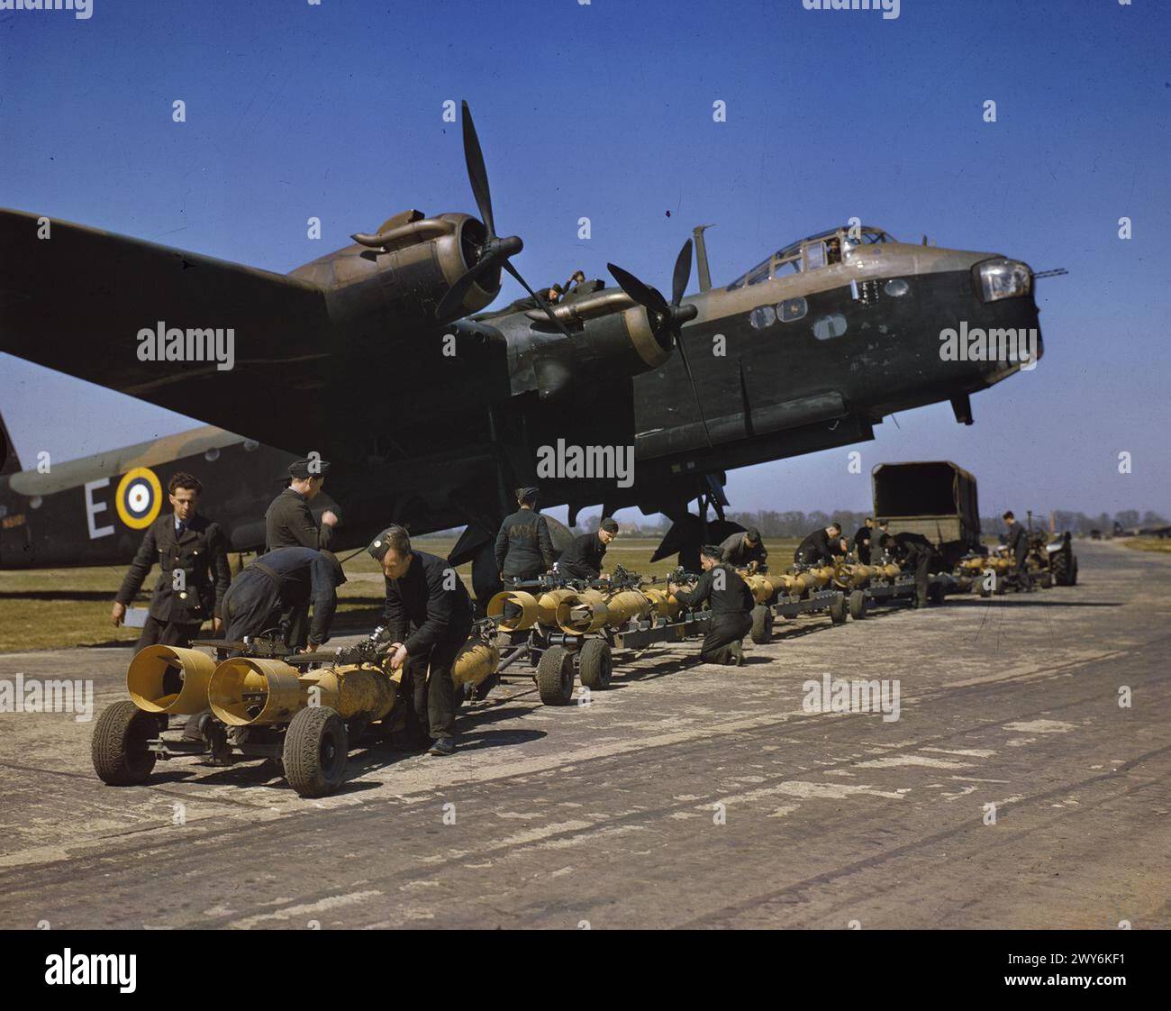 THE ROYAL AIR FORCE IN BRITAIN, APRIL 1942 - Royal Air Force armourers ...