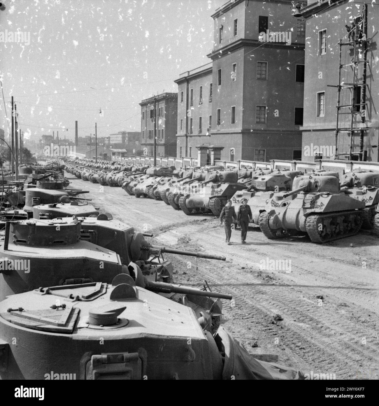 Army tanks in world war ii italy hi-res stock photography and images ...