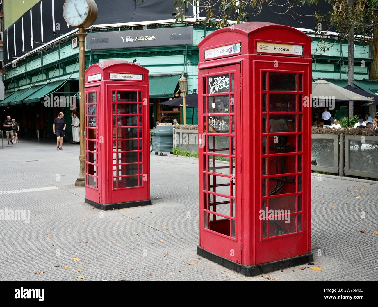 Pair telephone boxes hi-res stock photography and images - Alamy