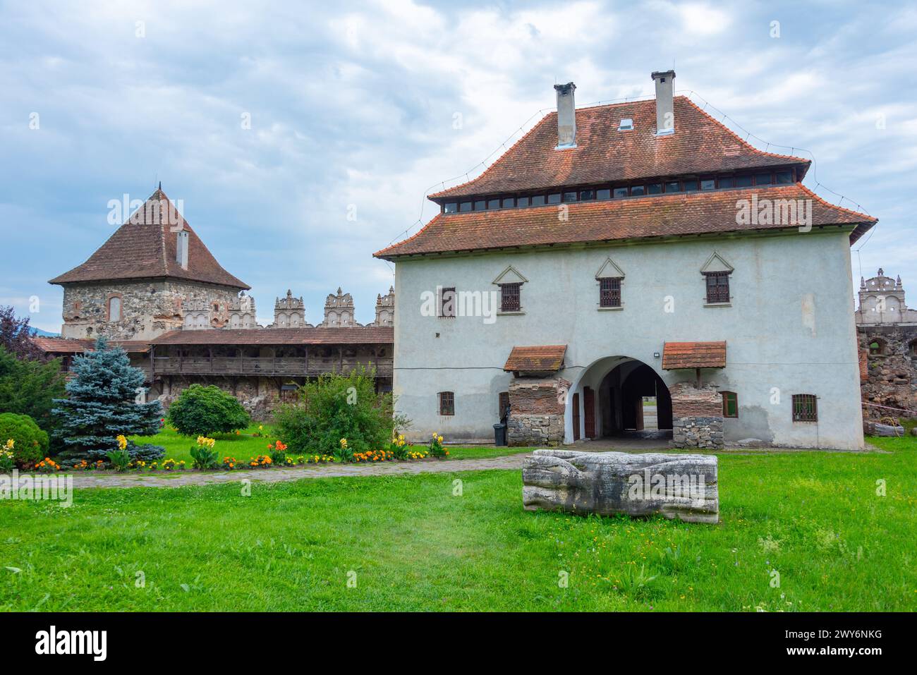 View of the Lazar castle in Lazarea, Romania Stock Photo - Alamy