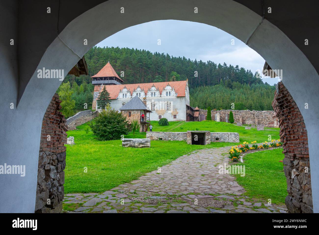 View of the Lazar castle in Lazarea, Romania Stock Photo - Alamy