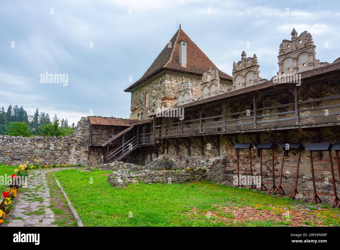 View of the Lazar castle in Lazarea, Romania Stock Photo - Alamy
