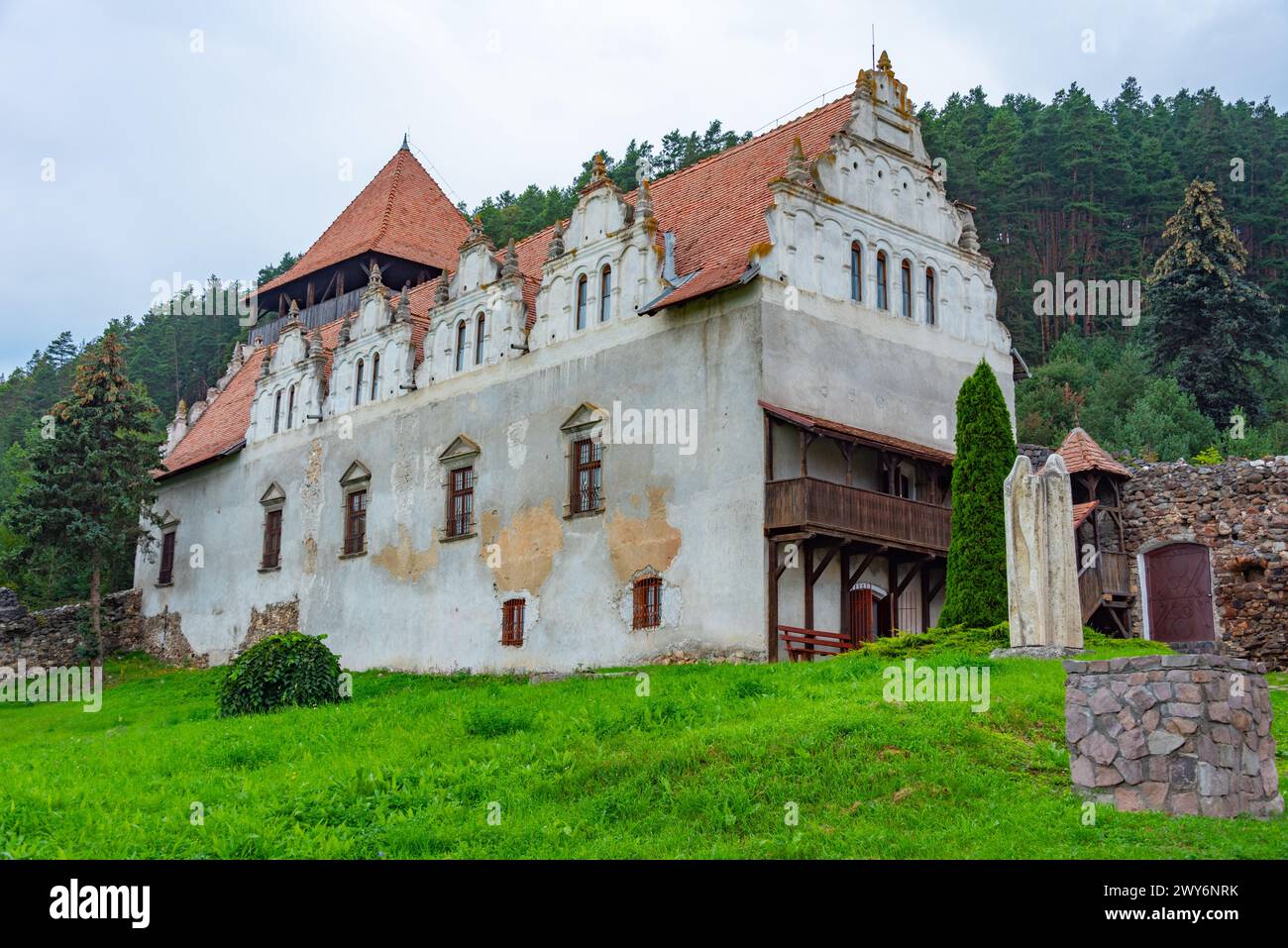 View of the Lazar castle in Lazarea, Romania Stock Photo - Alamy