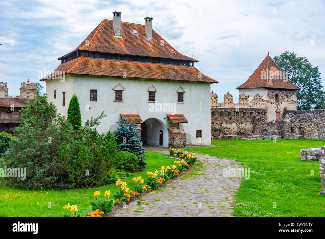 View of the Lazar castle in Lazarea, Romania Stock Photo - Alamy