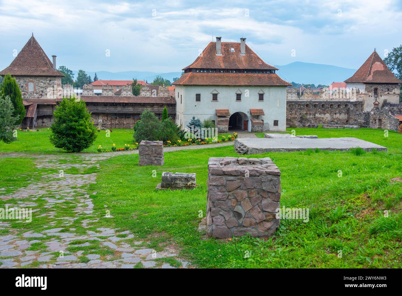 View of the Lazar castle in Lazarea, Romania Stock Photo - Alamy