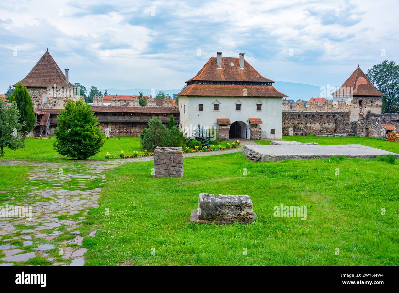View of the Lazar castle in Lazarea, Romania Stock Photo - Alamy