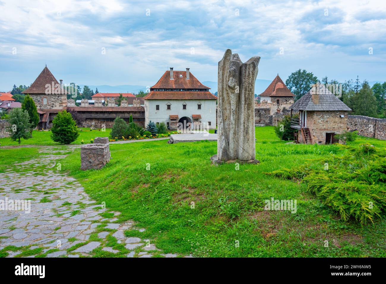 View of the Lazar castle in Lazarea, Romania Stock Photo - Alamy