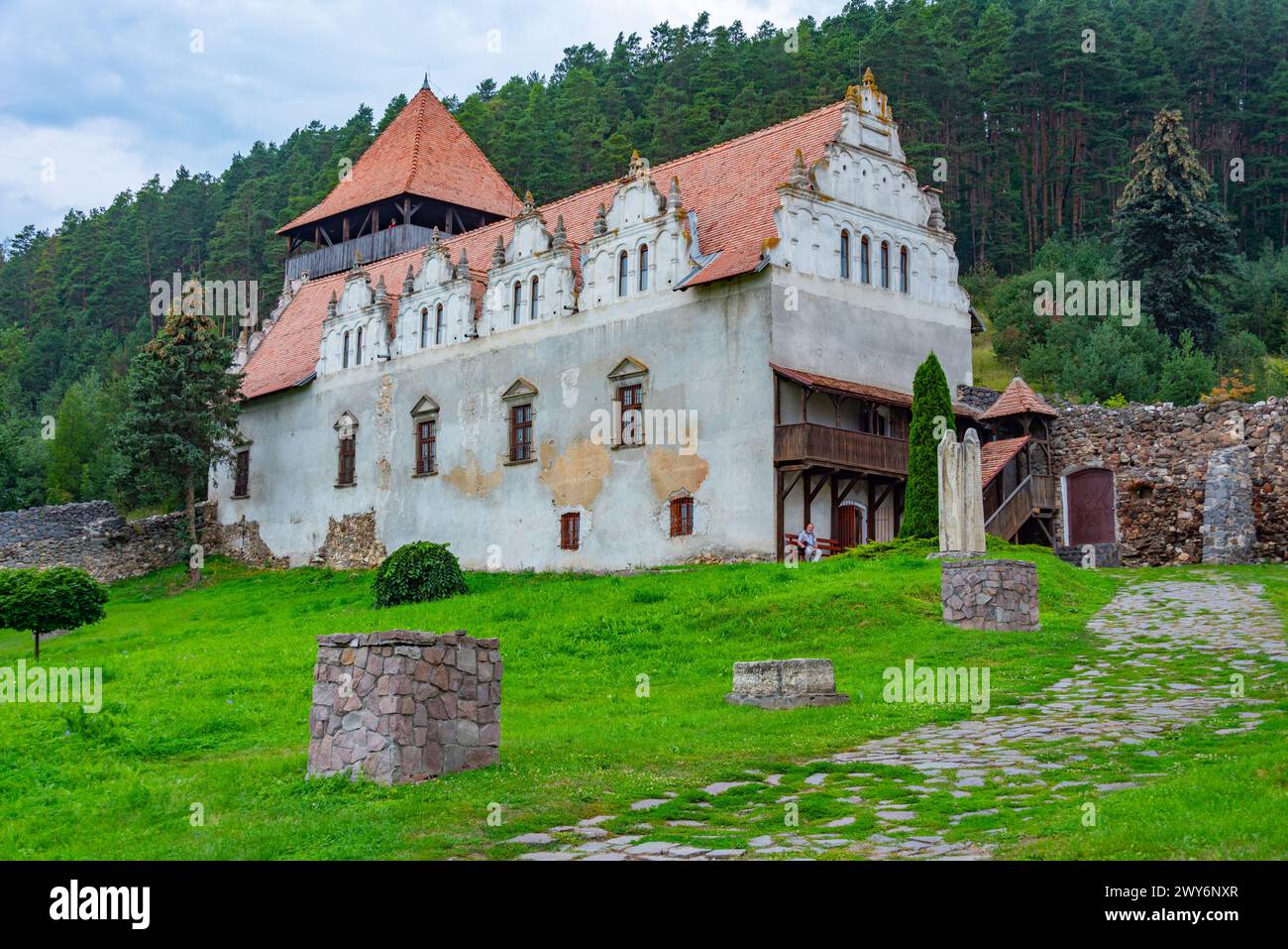 View of the Lazar castle in Lazarea, Romania Stock Photo - Alamy