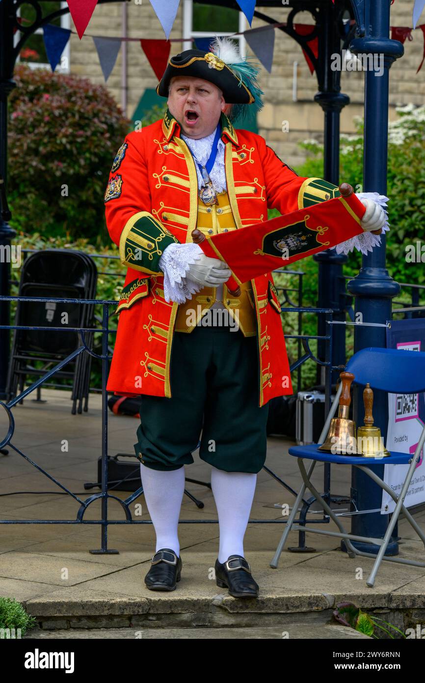 Male town crier (colourful crier's uniform, loud voice) proclaiming ...
