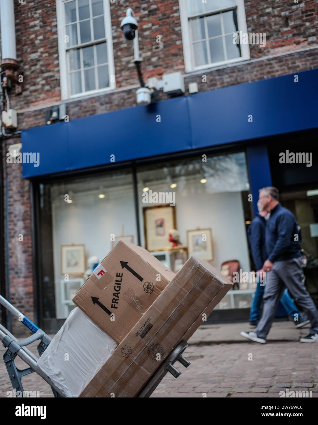 Large parcel delivery hi-res stock photography and images - Alamy