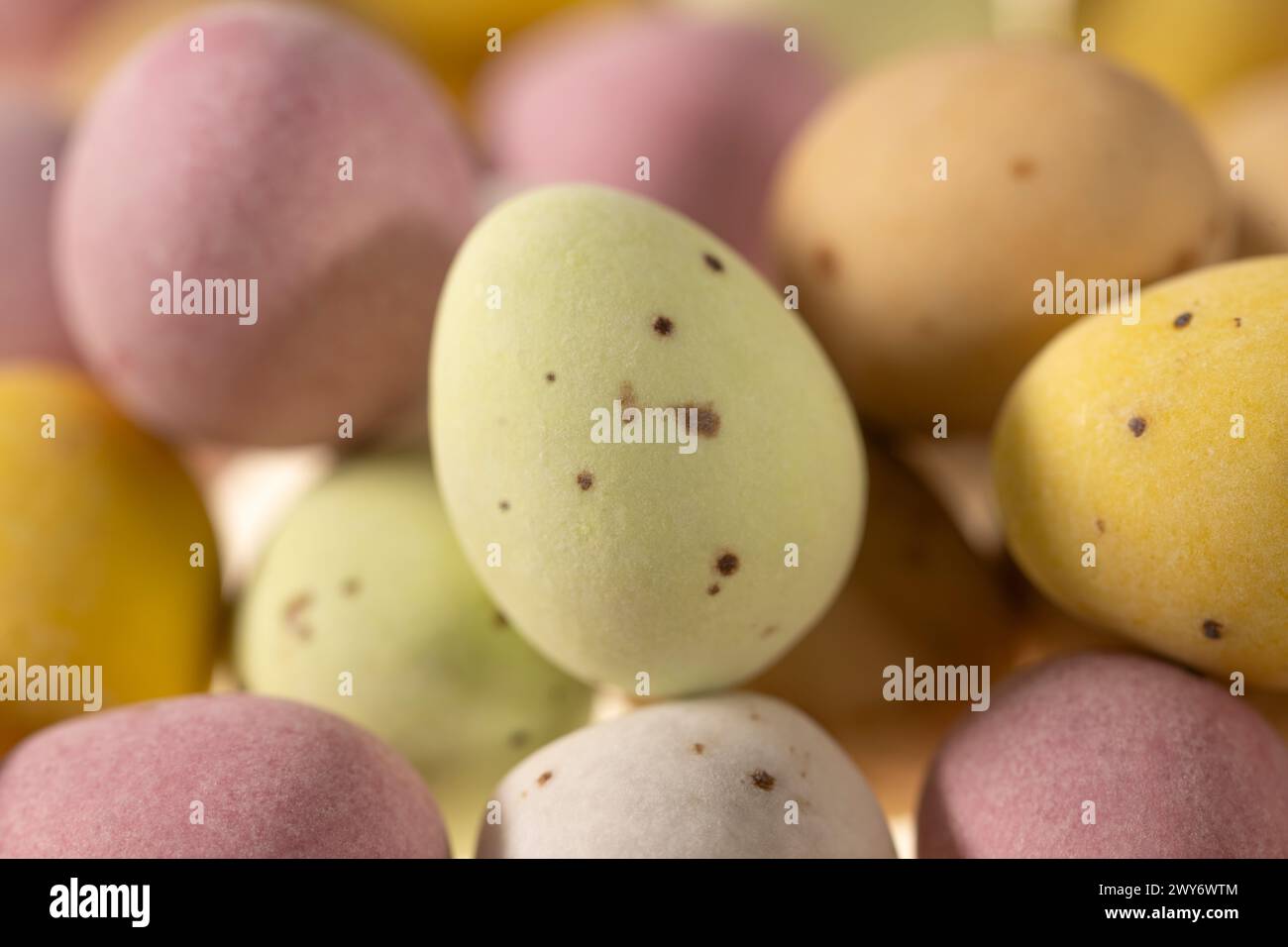 Pink coloured sweets hi-res stock photography and images - Alamy